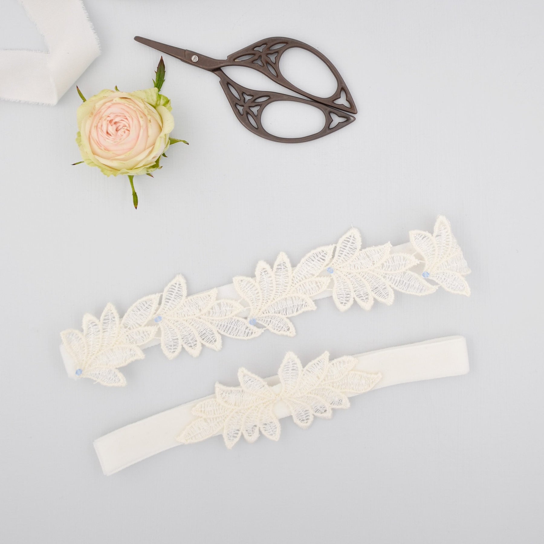 What is a Wedding Garter Set?